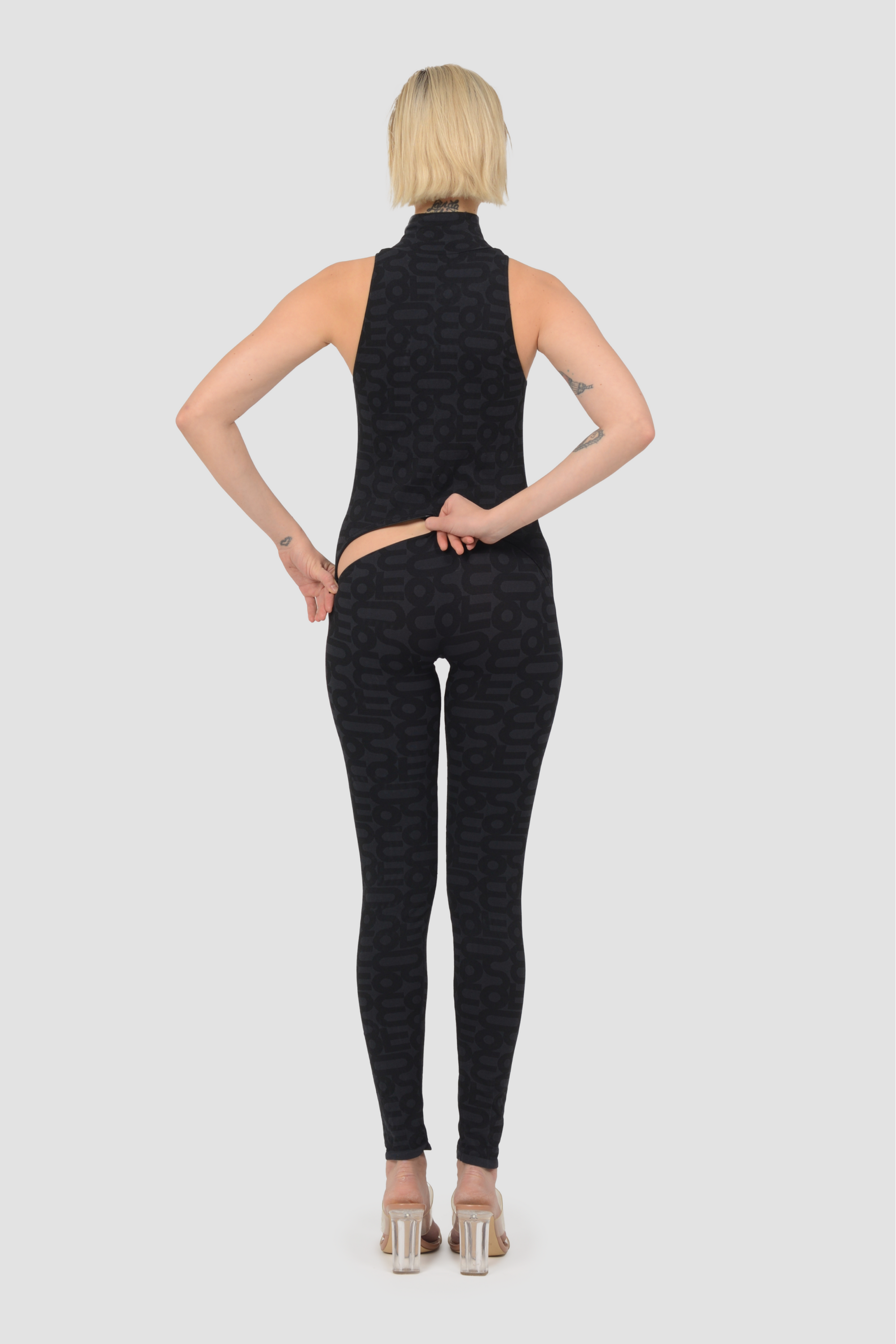 Black Sleeveless Bodysuit Front Zip Americana | MONOSUIT